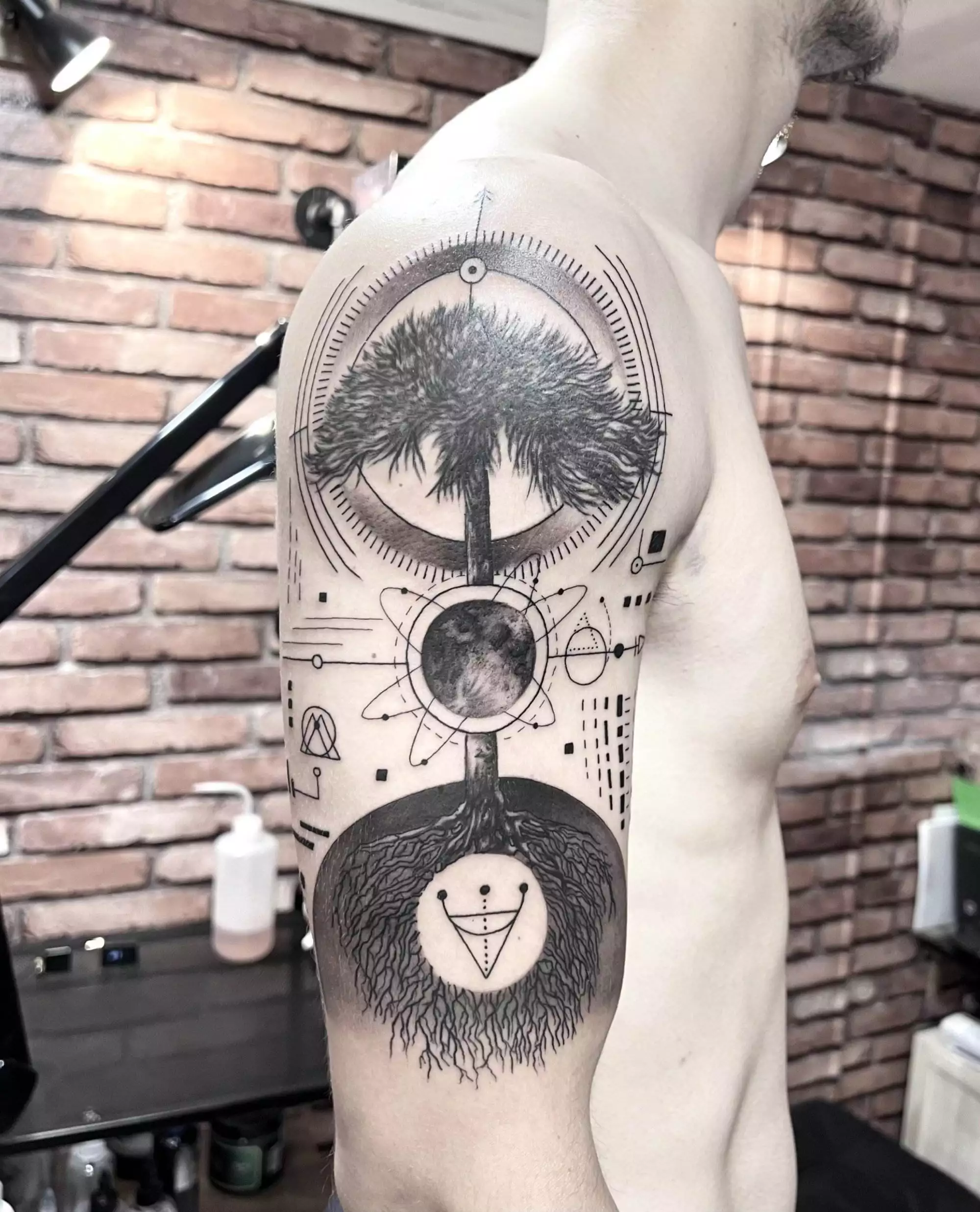 TATOUAGE GRAPHIQUE - Phoenix Tattoo Studio