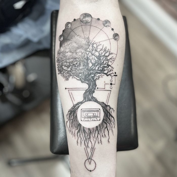 Tatouage graphique à Lyon - Phoenix Tattoo Studio