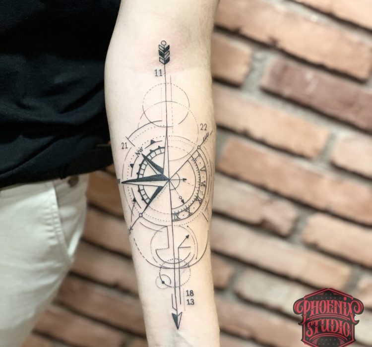 Tatouage graphique à Lyon - Phoenix Tattoo Studio